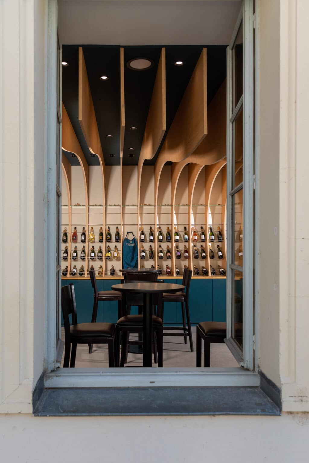 Discover the famous avenue de Champagne - Épernay